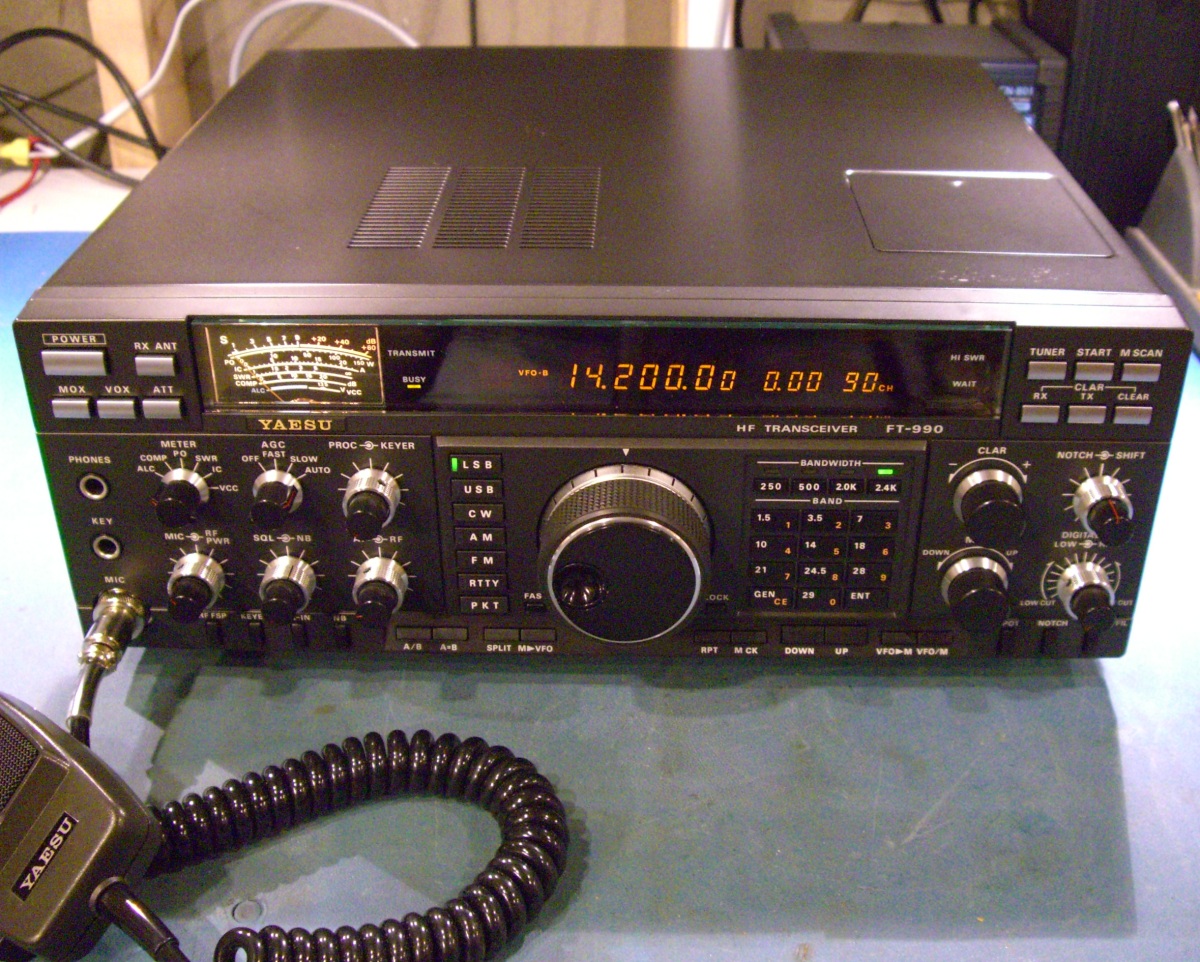 YAESU FT-990 AC/DC HF TRANSCEIVER Very Nice!